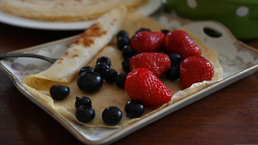 Crepes light, la ricetta senza sensi di colpa: ingredienti e procedimento